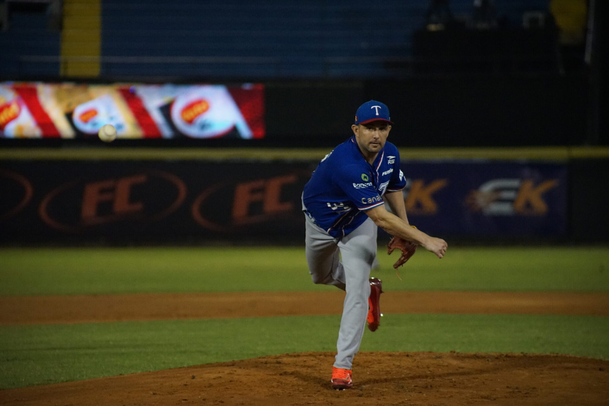 Zack Grotz lanza una joya contra el Magallanes y es el líder en en ...